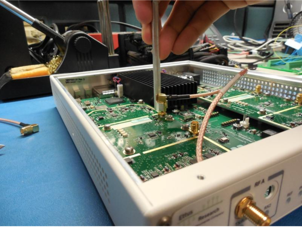 USRP X Series Quick Start (Daughterboard Installation) - Ettus ...