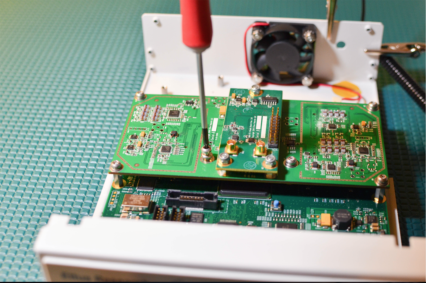 USRP N Series Quick Start (Daughterboard Installation) - Ettus ...